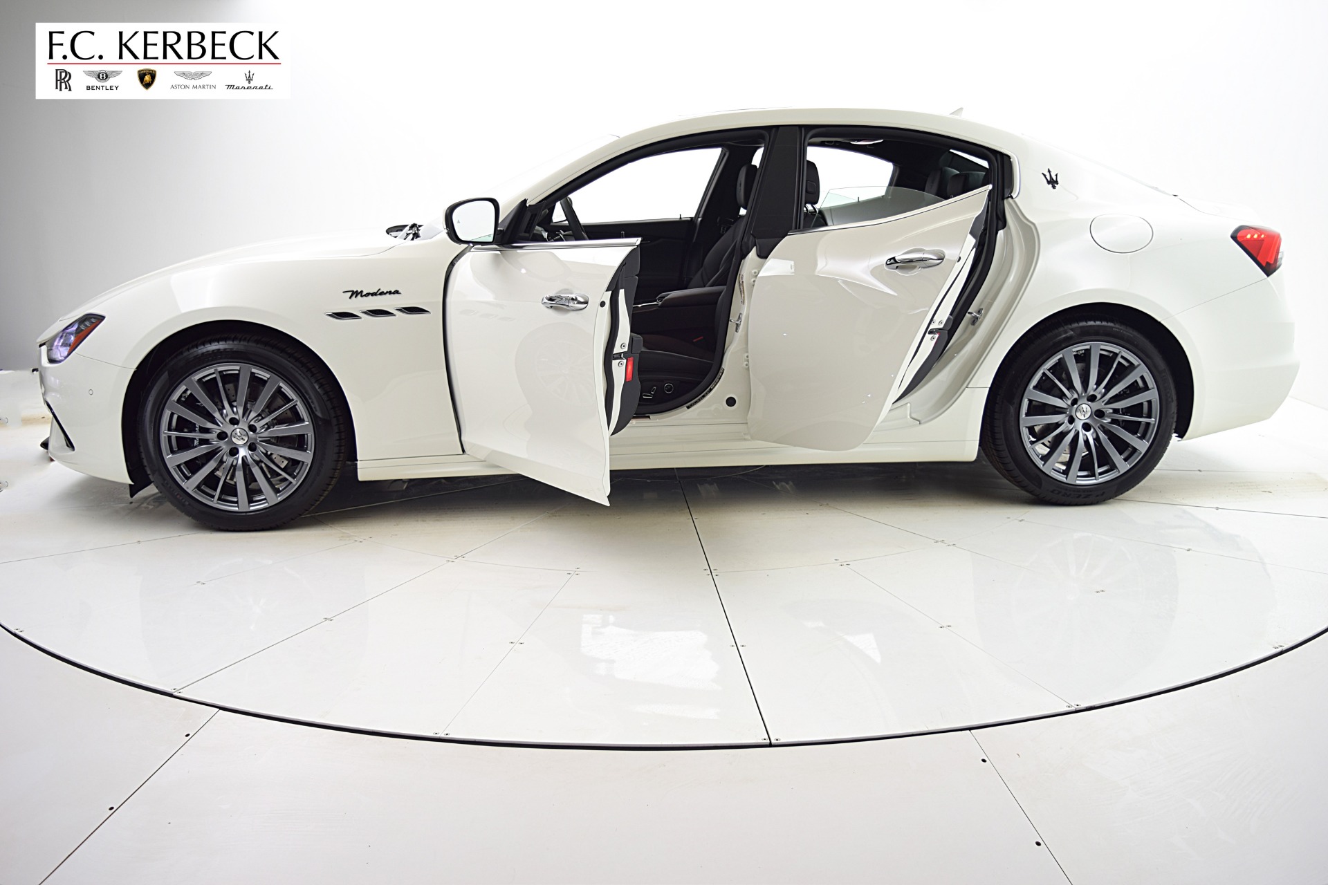 Maserati Ghibli 2022 Side